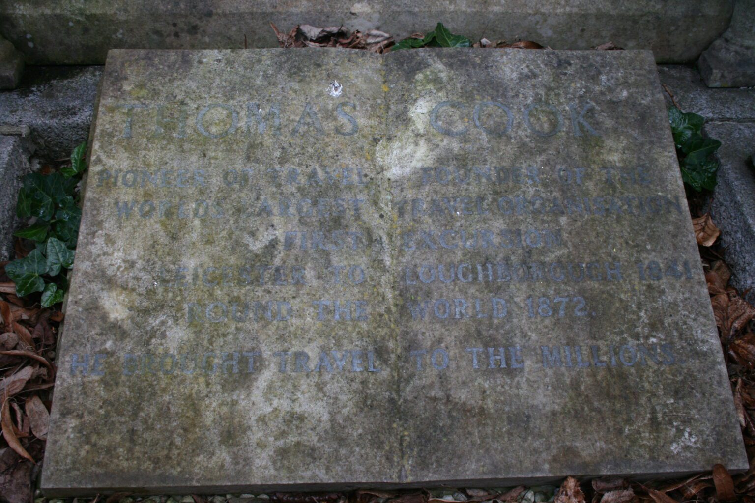 Grave Stories - Come with me into the graveyard, all human life is here